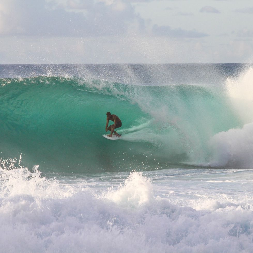 Co-occurrence of surf breaks and carbon-dense ecosystems suggests oppo ...
